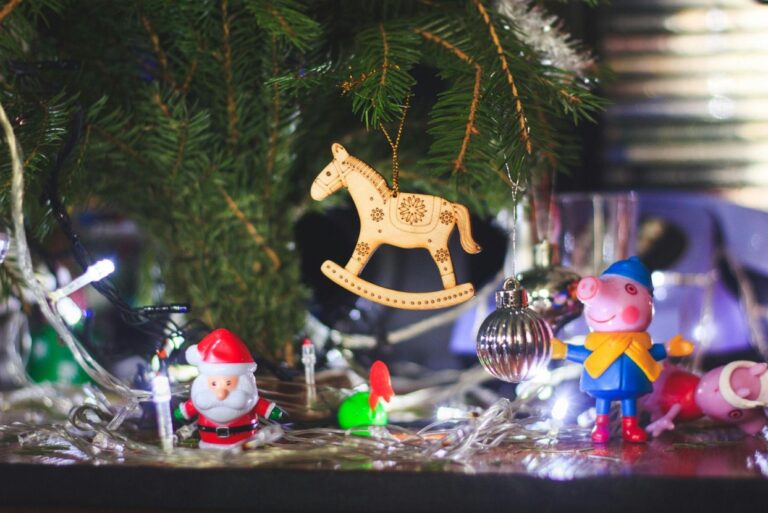 Bring Home the Magic of a 9-Foot Christmas Tree - Americas Christmas ...
